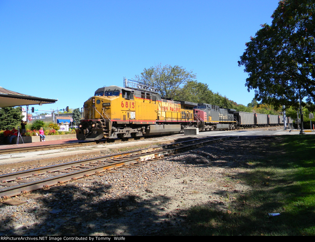 UP 6815 and SP 187 Leads UP Train CCFNA-01